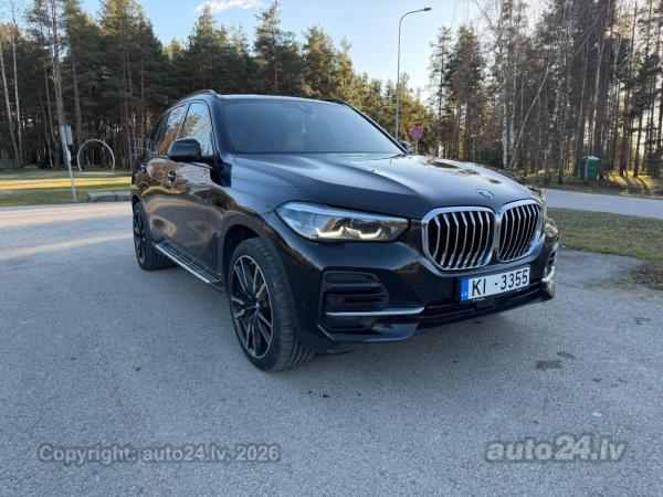 Black BMW X5 2021 in Jekabpils, with an engine capacity of 3.00 L and mileage of 183 thousand km for 41900 €, photo 2 on AUTOMOTO.COM.LV
