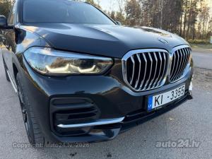 Black BMW X5 2021 in Jekabpils, with an engine capacity of 3.00 L and mileage of 183 thousand km for 41900 €, photo 4 on AUTOMOTO.COM.LV