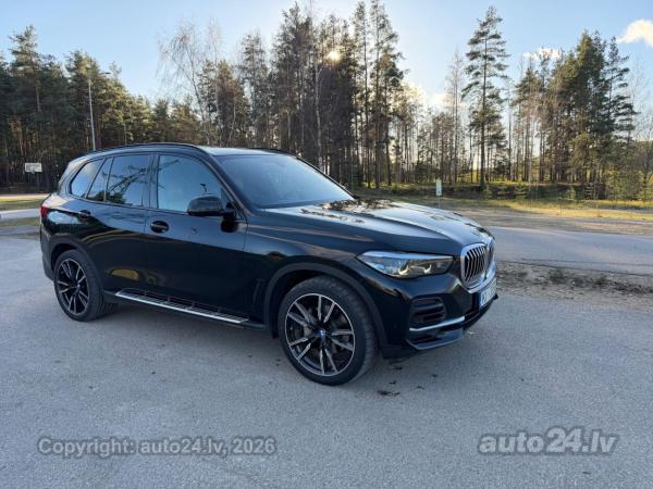 Black BMW X5 2021 in Jekabpils, with an engine capacity of 3.00 L and mileage of 183 thousand km for 41900 €, photo 5 on AUTOMOTO.COM.LV