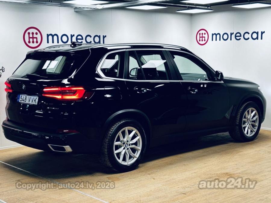Black BMW X5 2021 in Tallinn, with an engine capacity of 3.00 L and mileage of 58 thousand km for 54900 €, photo 4 on AUTOMOTO.COM.LV