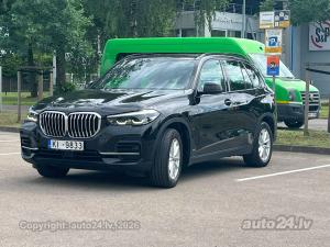 Black BMW X5 2021 in Riga, with an engine capacity of 3.00 L and mileage of 104 thousand km for 37650 €, photo 3 on AUTOMOTO.COM.LV