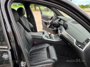 Black BMW X5 2021 in Riga, with an engine capacity of 3.00 L and mileage of 104 thousand km for 37650 €, photo 14 on AUTOMOTO.COM.LV