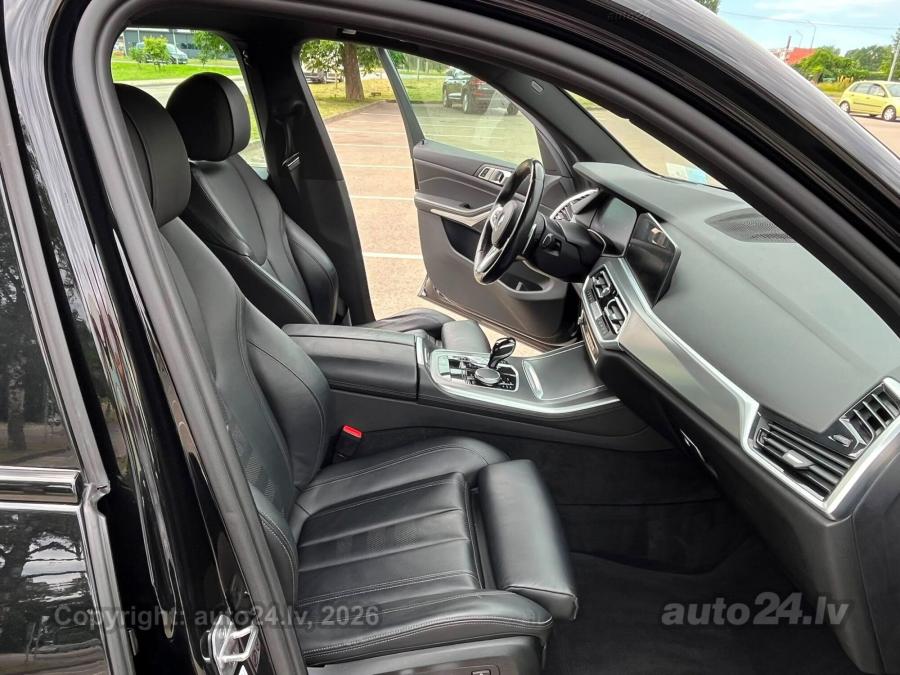Black BMW X5 2021 in Riga, with an engine capacity of 3.00 L and mileage of 104 thousand km for 37650 €, photo 14 on AUTOMOTO.COM.LV
