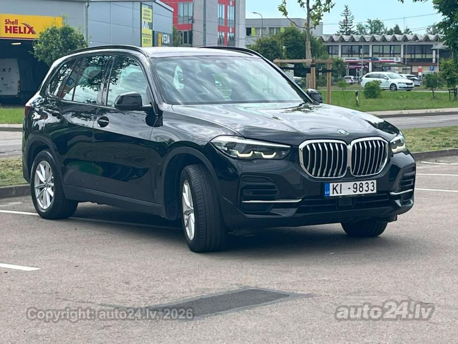 Black BMW X5 2021 in Riga, with an engine capacity of 3.00 L and mileage of 104 thousand km for 37650 €, photo 16 on AUTOMOTO.COM.LV