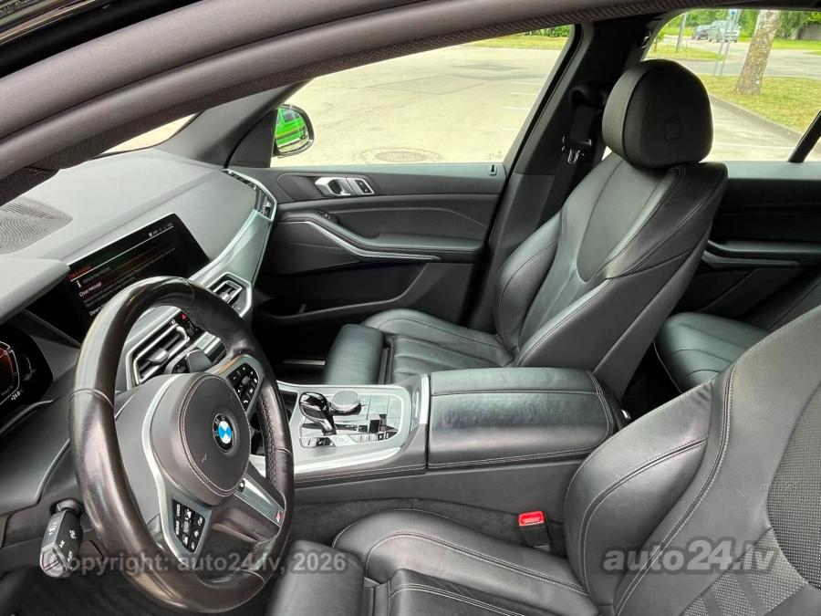 Black BMW X5 2021 in Riga, with an engine capacity of 3.00 L and mileage of 104 thousand km for 37650 €, photo 17 on AUTOMOTO.COM.LV