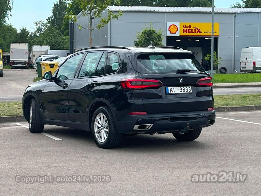 Black BMW X5 2021 in Riga, with an engine capacity of 3.00 L and mileage of 104 thousand km for 37650 €, photo 18 on AUTOMOTO.COM.LV