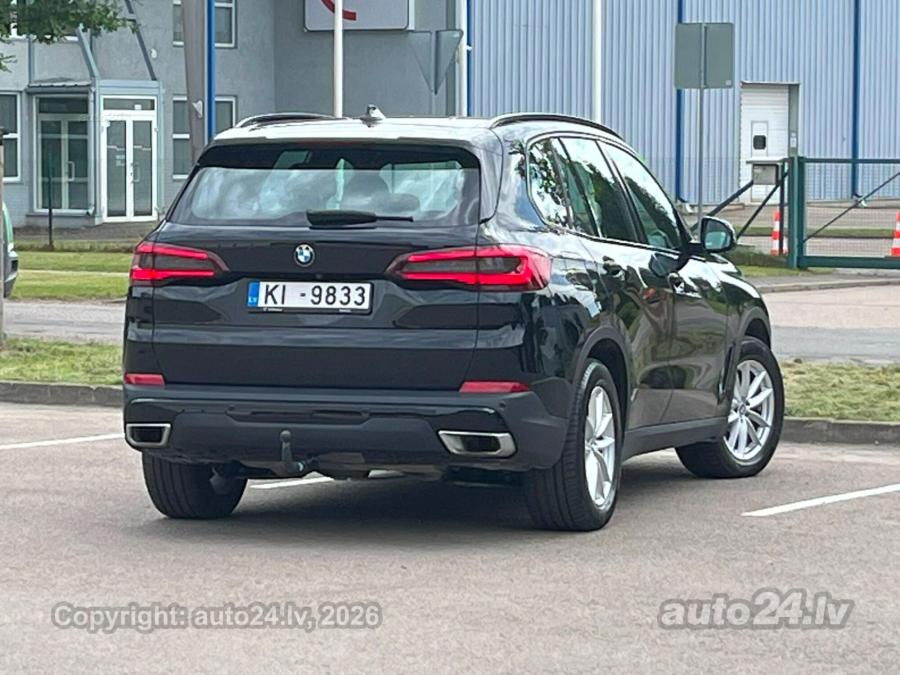 Black BMW X5 2021 in Riga, with an engine capacity of 3.00 L and mileage of 104 thousand km for 37650 €, photo 19 on AUTOMOTO.COM.LV