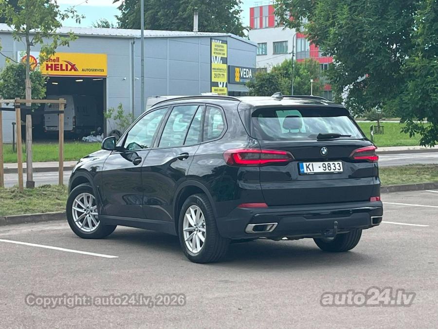 Black BMW X5 2021 in Riga, with an engine capacity of 3.00 L and mileage of 104 thousand km for 37650 €, photo 20 on AUTOMOTO.COM.LV