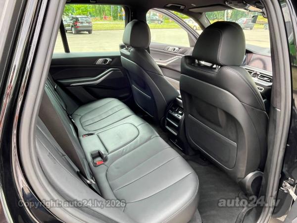 BMW X5 2021 Rīga vietnē Melns BMW X5 2021 Rīga, ar dzinēja tilpumu 3.00 L un nobraukumu 104 tūkst. km par 37650 €, foto 10 vietnē AUTOMOTO.COM.LV