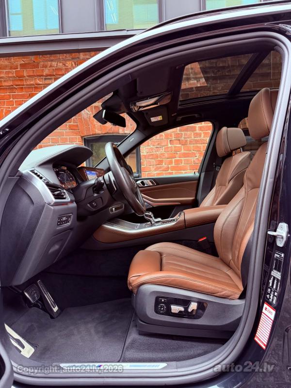 Melns BMW X5 2021 Tallina, ar dzinēja tilpumu 3.00 L un nobraukumu 137 tūkst. km par 43900 €, foto 9 vietnē AUTOMOTO.COM.LV