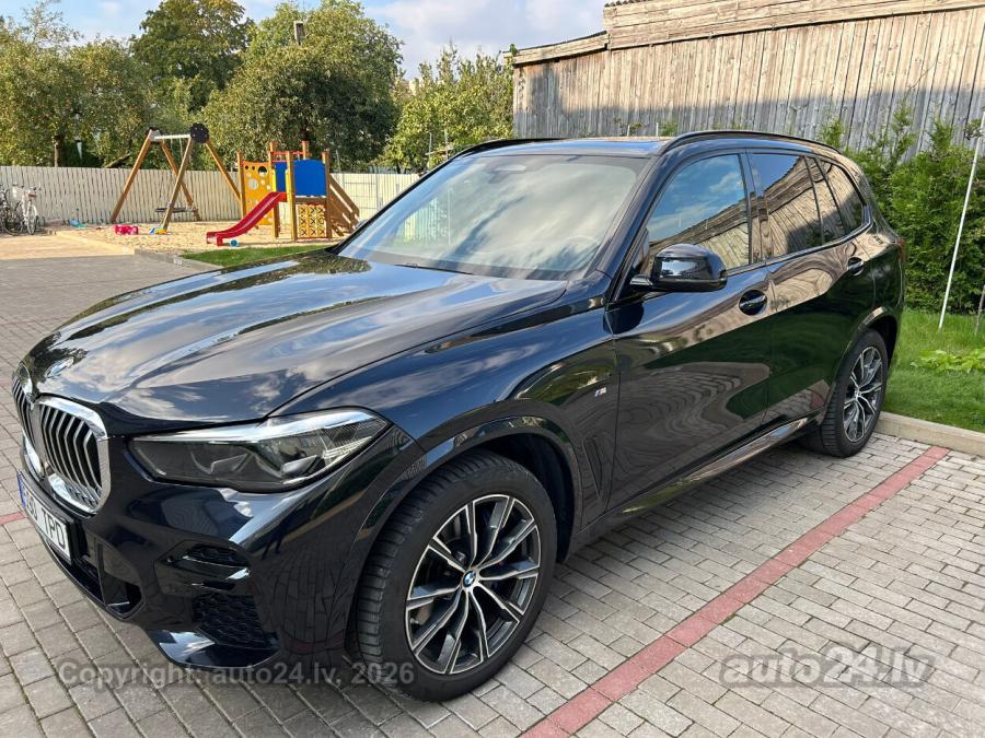 Melns BMW X5 2022 Tallina, ar dzinēja tilpumu 3.00 L un nobraukumu 90 tūkst. km par 59900 €, foto 1 vietnē AUTOMOTO.COM.LV