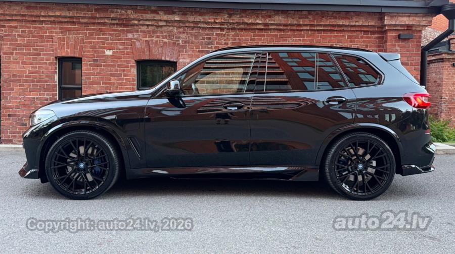 Black BMW X5 2022 in Tallinn, with an engine capacity of 3.00 L and mileage of 83 thousand km for 44900 €, photo 4 on AUTOMOTO.COM.LV
