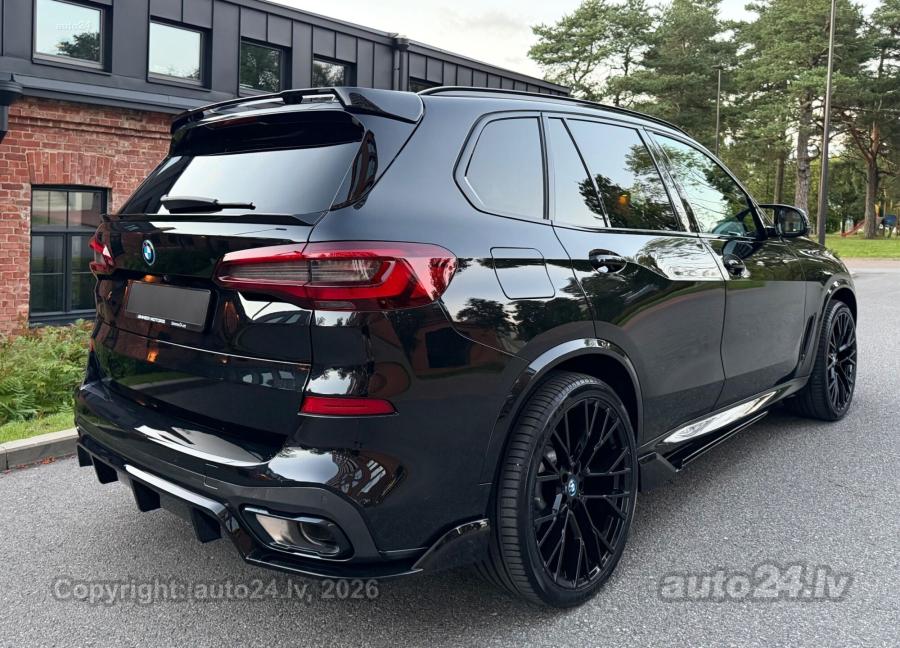 Black BMW X5 2022 in Tallinn, with an engine capacity of 3.00 L and mileage of 83 thousand km for 44900 €, photo 10 on AUTOMOTO.COM.LV
