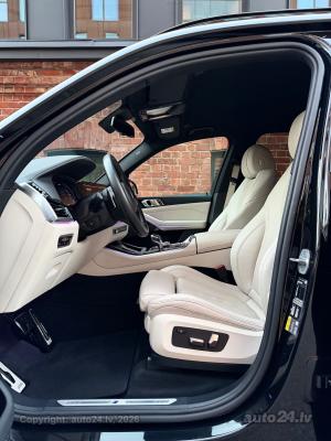 Black BMW X5 2022 in Tallinn, with an engine capacity of 3.00 L and mileage of 83 thousand km for 44900 €, photo 14 on AUTOMOTO.COM.LV
