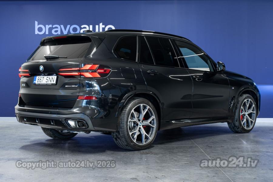 Melns BMW X5 2026 Tallina, ar dzinēja tilpumu 3.00 L un nobraukumu 1 tūkst. km par 97038 €, foto 4 vietnē AUTOMOTO.COM.LV