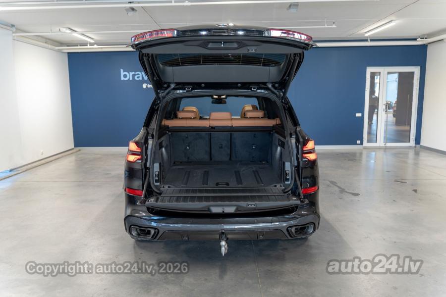 Melns BMW X5 2026 Tallina, ar dzinēja tilpumu 3.00 L un nobraukumu 1 tūkst. km par 97038 €, foto 6 vietnē AUTOMOTO.COM.LV