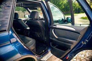 Zils BMW X5 2002 Rīga, ar dzinēja tilpumu 3.00 L un nobraukumu 397 tūkst. km par 3990 €, foto 16 vietnē AUTOMOTO.COM.LV