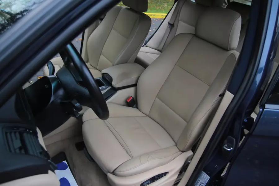 Blue BMW X5 2005 in Riga, with an engine capacity of 3.00 L and mileage of 270 thousand km for 5490 €, photo 13 on AUTOMOTO.COM.LV