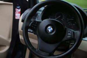 Blue BMW X5 2005 in Riga, with an engine capacity of 3.00 L and mileage of 270 thousand km for 5490 €, photo 16 on AUTOMOTO.COM.LV