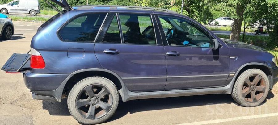 Blue BMW X5 2006 in Riga, with an engine capacity of 3.00 L and mileage of 340 thousand km for 3990 €, photo 8 on AUTOMOTO.COM.LV