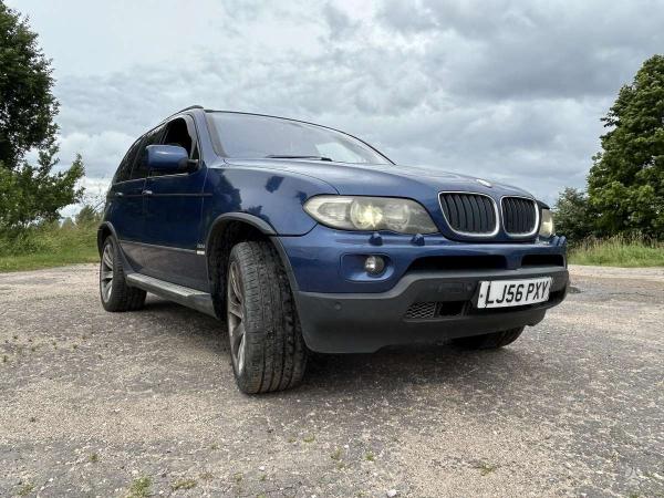 Blue BMW X5 2006 in Utena, with an engine capacity of 3.00 L and mileage of 320 thousand km for 2799 €, photo 2 on AUTOMOTO.COM.LV