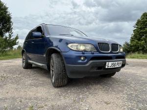 Blue BMW X5 2006 in Utena, with an engine capacity of 3.00 L and mileage of 320 thousand km for 2799 €, photo 3 on AUTOMOTO.COM.LV