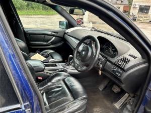 Blue BMW X5 2006 in Utena, with an engine capacity of 3.00 L and mileage of 320 thousand km for 2799 €, photo 6 on AUTOMOTO.COM.LV