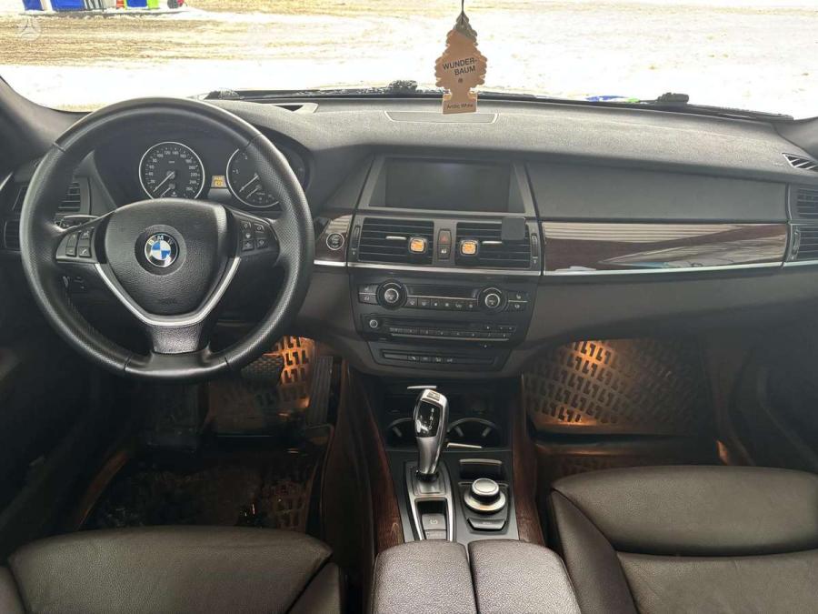 Blue BMW X5 2007 in Vilnius, with an engine capacity of 3.00 L and mileage of 377 thousand km for 10800 €, photo 19 on AUTOMOTO.COM.LV