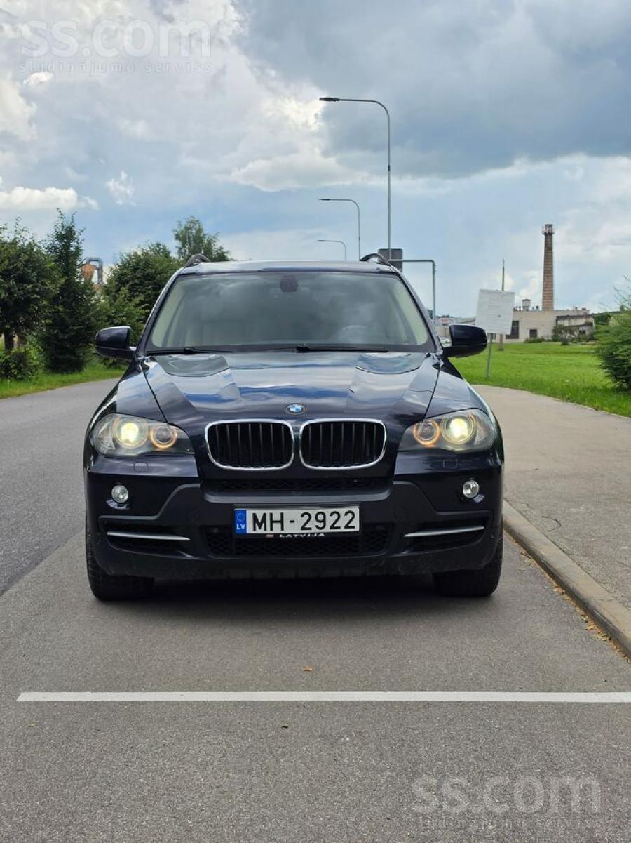 Blue BMW X5 2007 in Riga, with an engine capacity of 3.00 L and mileage of 332 thousand km for 5550 €, photo 1 on AUTOMOTO.COM.LV