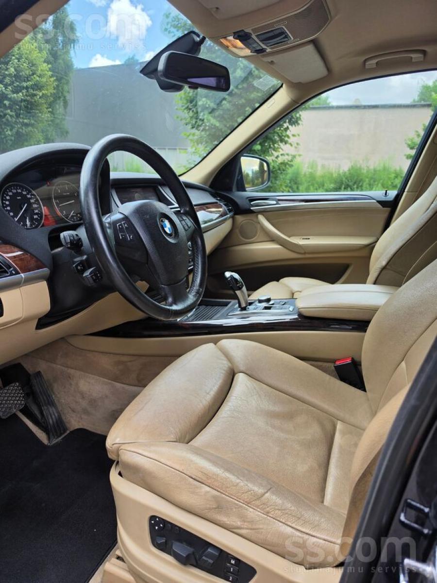 Blue BMW X5 2007 in Riga, with an engine capacity of 3.00 L and mileage of 332 thousand km for 5550 €, photo 8 on AUTOMOTO.COM.LV
