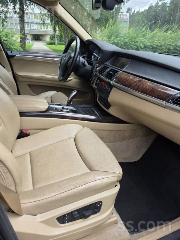 Blue BMW X5 2007 in Riga, with an engine capacity of 3.00 L and mileage of 332 thousand km for 5550 €, photo 8 on AUTOMOTO.COM.LV