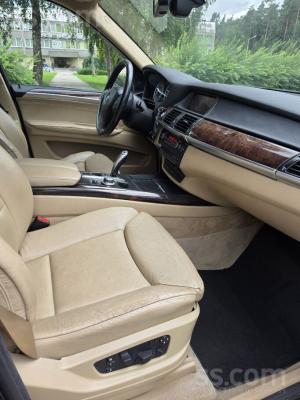 Blue BMW X5 2007 in Riga, with an engine capacity of 3.00 L and mileage of 332 thousand km for 5550 €, photo 9 on AUTOMOTO.COM.LV