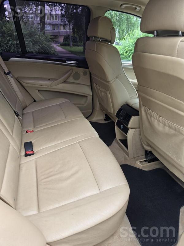 Blue BMW X5 2007 in Riga, with an engine capacity of 3.00 L and mileage of 332 thousand km for 5550 €, photo 10 on AUTOMOTO.COM.LV