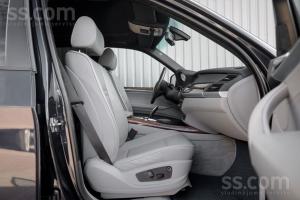 Blue BMW X5 2007 in Talsi, with an engine capacity of 3.00 L and mileage of 0 thousand km for 6490 €, photo 15 on AUTOMOTO.COM.LV