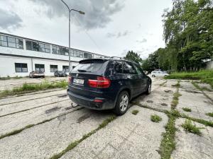 Blue BMW X5 2008 in Riga, with an engine capacity of 3.00 L and mileage of 319 thousand km for 7999 €, photo 4 on AUTOMOTO.COM.LV