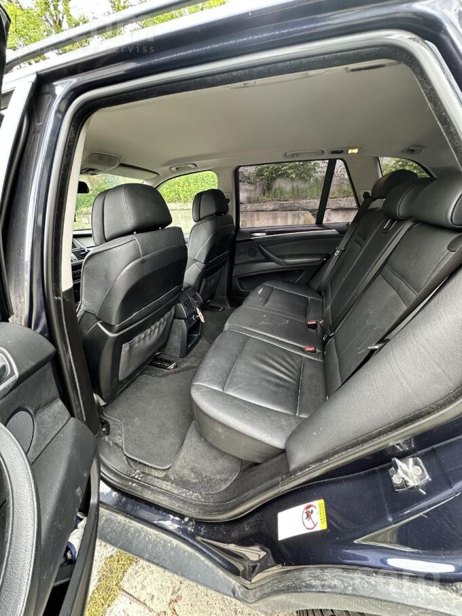 Blue BMW X5 2008 in Riga, with an engine capacity of 3.00 L and mileage of 319 thousand km for 7999 €, photo 7 on AUTOMOTO.COM.LV