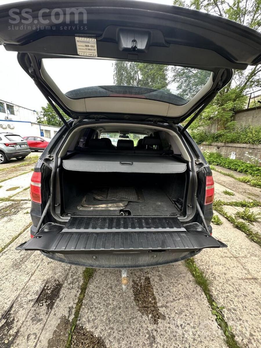 Blue BMW X5 2008 in Riga, with an engine capacity of 3.00 L and mileage of 319 thousand km for 7999 €, photo 8 on AUTOMOTO.COM.LV
