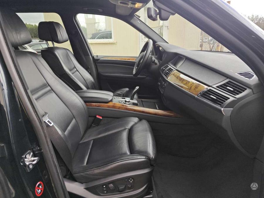 Zils BMW X5 2008 Viļņa, ar dzinēja tilpumu 2.99 L un nobraukumu 264 tūkst. km par 8690 €, foto 20 vietnē AUTOMOTO.COM.LV