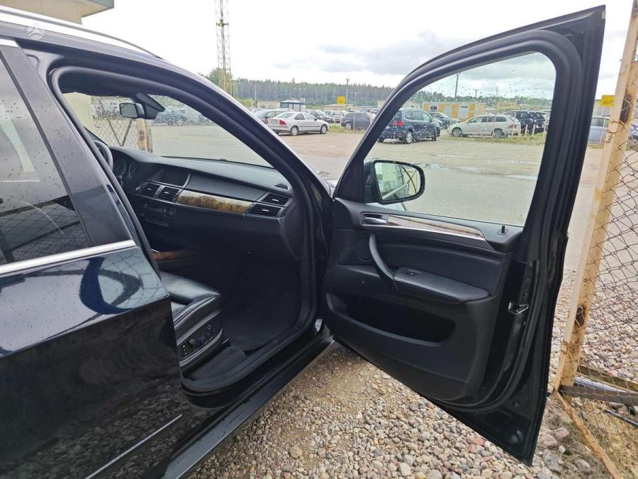 Zils BMW X5 2008 Viļņa, ar dzinēja tilpumu 2.99 L un nobraukumu 264 tūkst. km par 8690 €, foto 22 vietnē AUTOMOTO.COM.LV