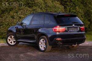 Blue BMW X5 2008 in Jelgava, with an engine capacity of 3.00 L and mileage of 252 thousand km for 8850 €, photo 7 on AUTOMOTO.COM.LV