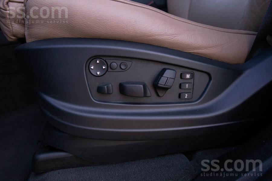 Blue BMW X5 2008 in Jelgava, with an engine capacity of 3.00 L and mileage of 252 thousand km for 8850 €, photo 8 on AUTOMOTO.COM.LV