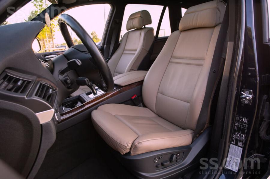 Blue BMW X5 2008 in Jelgava, with an engine capacity of 3.00 L and mileage of 252 thousand km for 8850 €, photo 10 on AUTOMOTO.COM.LV