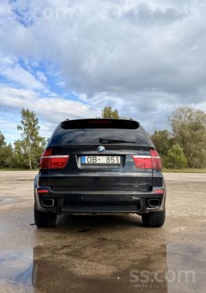 Blue BMW X5 2008 in Riga, with an engine capacity of 3.00 L and mileage of 418 thousand km for 9500 €, photo 7 on AUTOMOTO.COM.LV