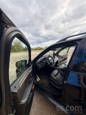 Blue BMW X5 2008 in Riga, with an engine capacity of 3.00 L and mileage of 418 thousand km for 9500 €, photo 8 on AUTOMOTO.COM.LV