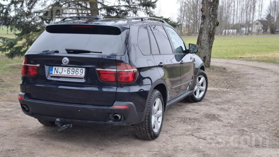 Blue BMW X5 2009 in Riga, with an engine capacity of 3.00 L and mileage of 251 thousand km for 9200 €, photo 4 on AUTOMOTO.COM.LV