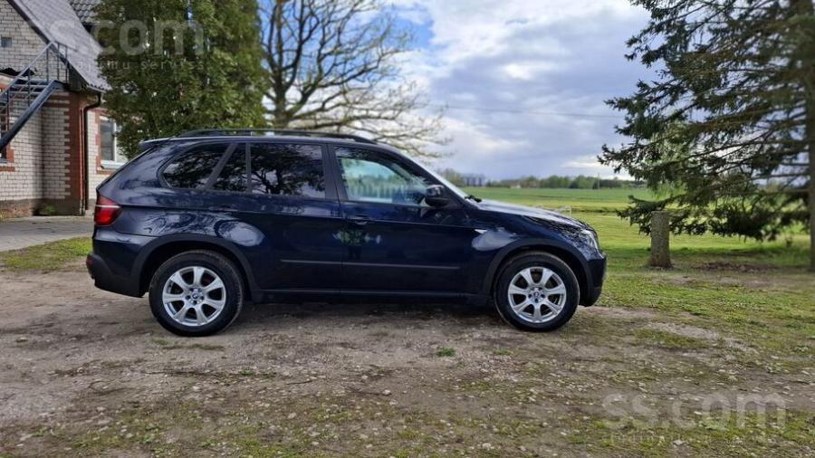 Blue BMW X5 2009 in Riga, with an engine capacity of 3.00 L and mileage of 251 thousand km for 9200 €, photo 5 on AUTOMOTO.COM.LV