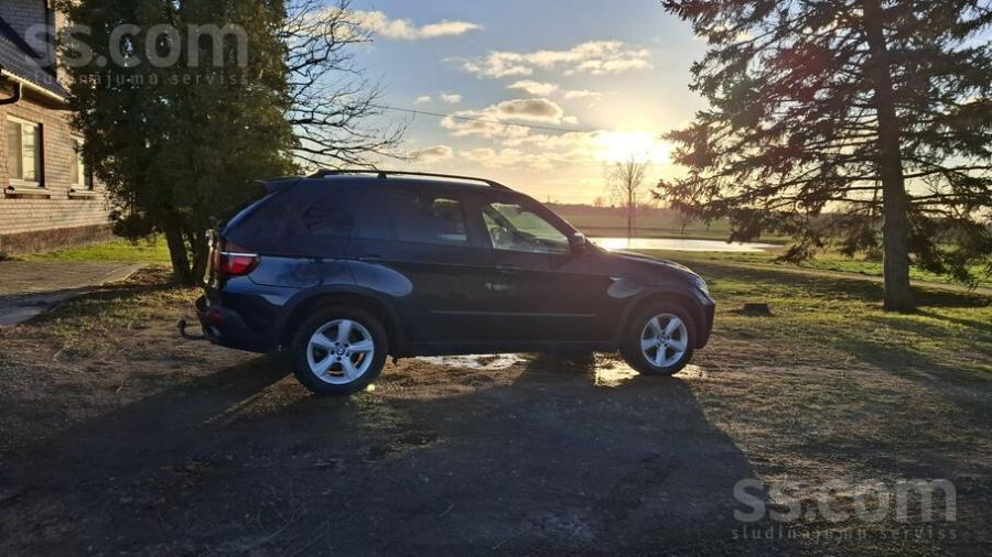 Blue BMW X5 2009 in Bauska, with an engine capacity of 3.00 L and mileage of 251 thousand km for 8900 €, photo 1 on AUTOMOTO.COM.LV