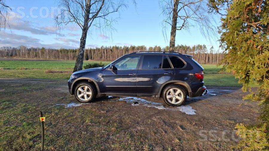 Blue BMW X5 2009 in Bauska, with an engine capacity of 3.00 L and mileage of 251 thousand km for 8900 €, photo 2 on AUTOMOTO.COM.LV