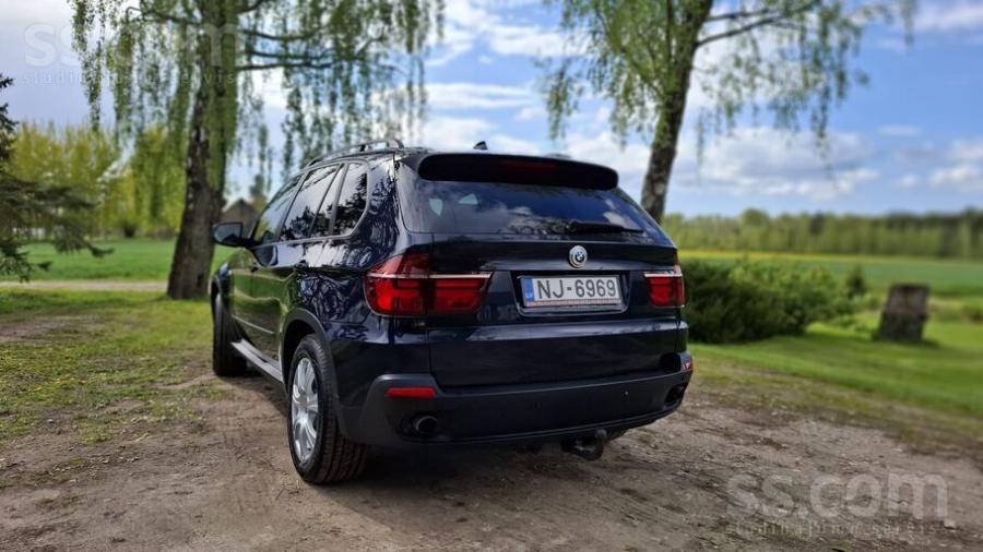 Blue BMW X5 2009 in Bauska, with an engine capacity of 3.00 L and mileage of 251 thousand km for 8900 €, photo 19 on AUTOMOTO.COM.LV