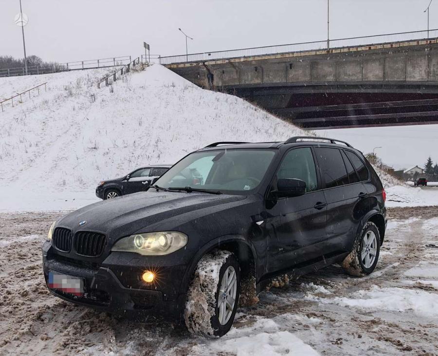Синий БМВ Х5 2009 в Каунас, объемом двигателя 3.00 л и пробегом 254 тыс. км за 6600 €, фото 2 на AUTOMOTO.COM.LV